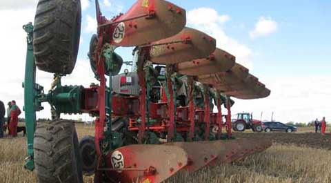 Tillage Live: Kverneland beefs up plough range - Farmers Weekly