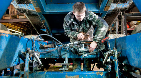 Video: Guide to fitting a load-sensing trailer brake valve - Farmers Weekly