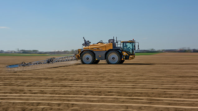 Self-propelled sprayers get faster and higher - Farmers Weekly