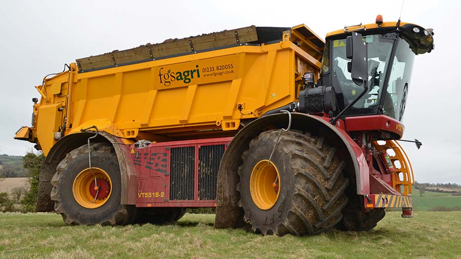 Driver’s view: Vredo 5518 self-propelled muckspreader - Farmers Weekly