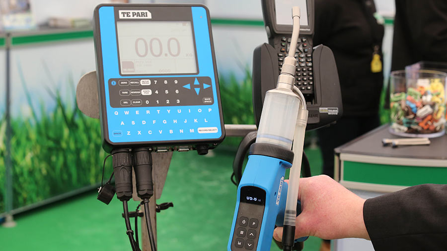 World's first automatic drench gun launched - Farmers Weekly