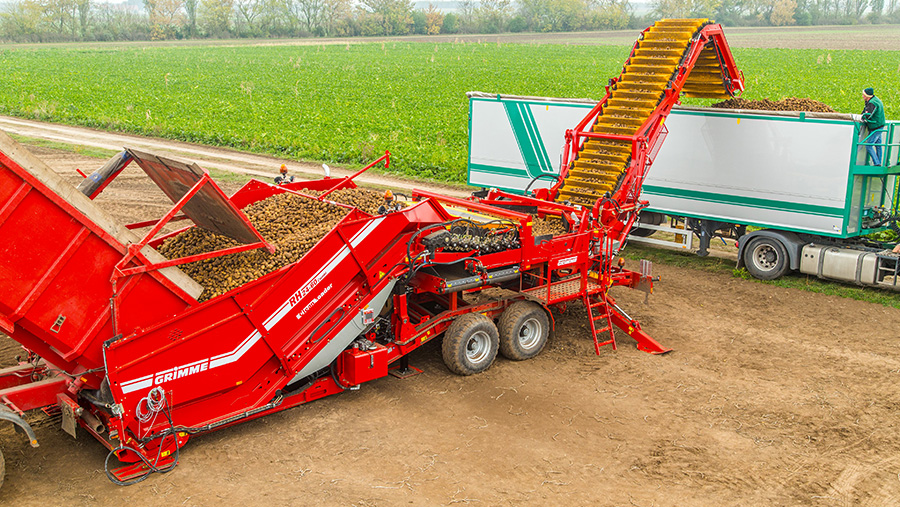 Grimme field loader produces cleaner spud samples - Farmers Weekly