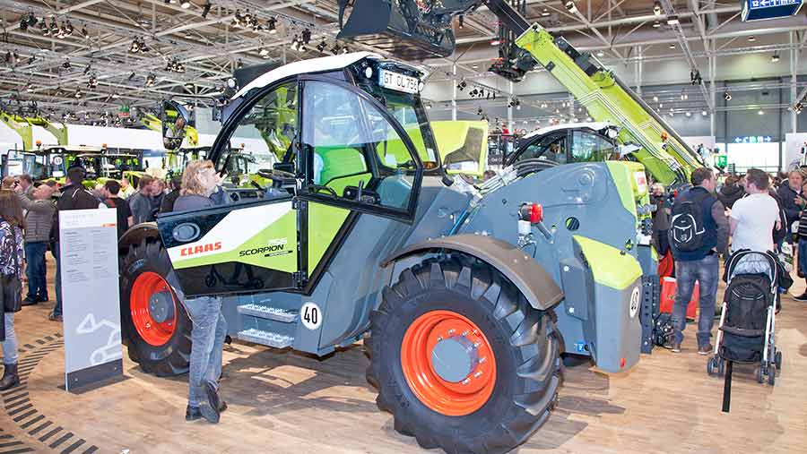 Agritechnica 2017: JCB, Manitou and Venieri launch new pivot-steers ...