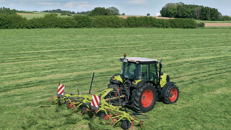 Claas adds smaller models to tedder and rake ranges - Farmers Weekly