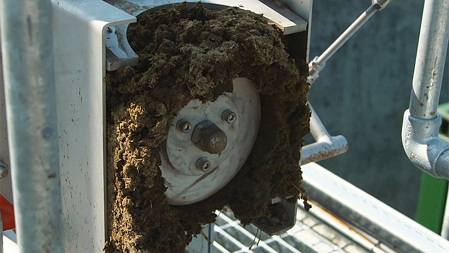 Video: High-tech machine to revolutionise slurry pollution problem ...