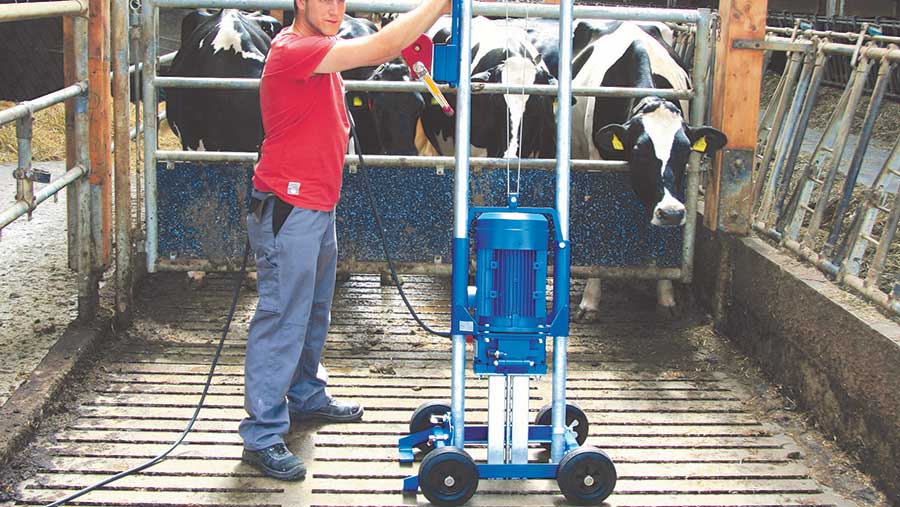 Reck's safer-use slurry mixer avoids removing livestock housing slats ...