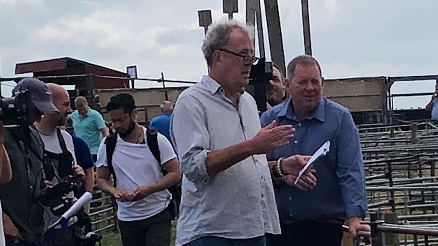 Jeremy Clarkson delights farmers with surprise visit to sheep sale ...