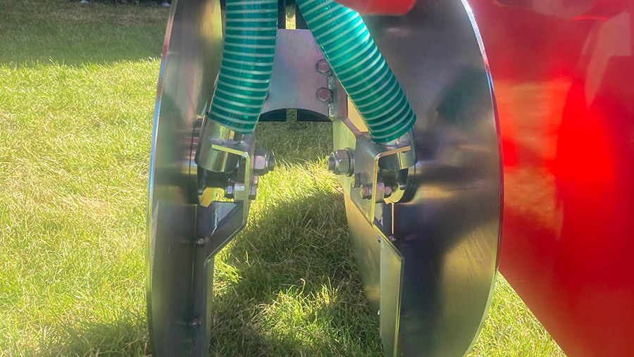 Disc option for front-mounted Techneat fertiliser applicator - Farmers ...