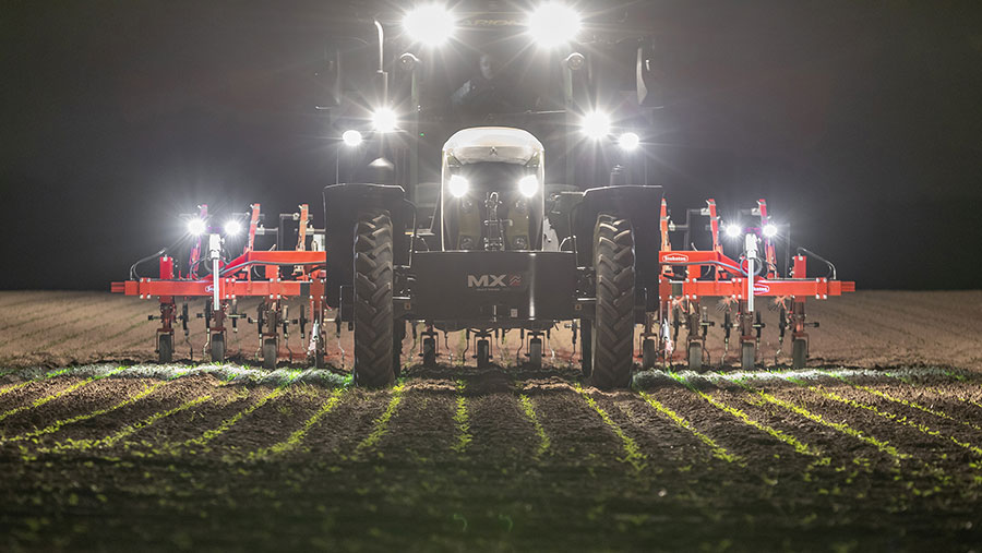 Steketee hoes receive dual camera guidance update - Farmers Weekly