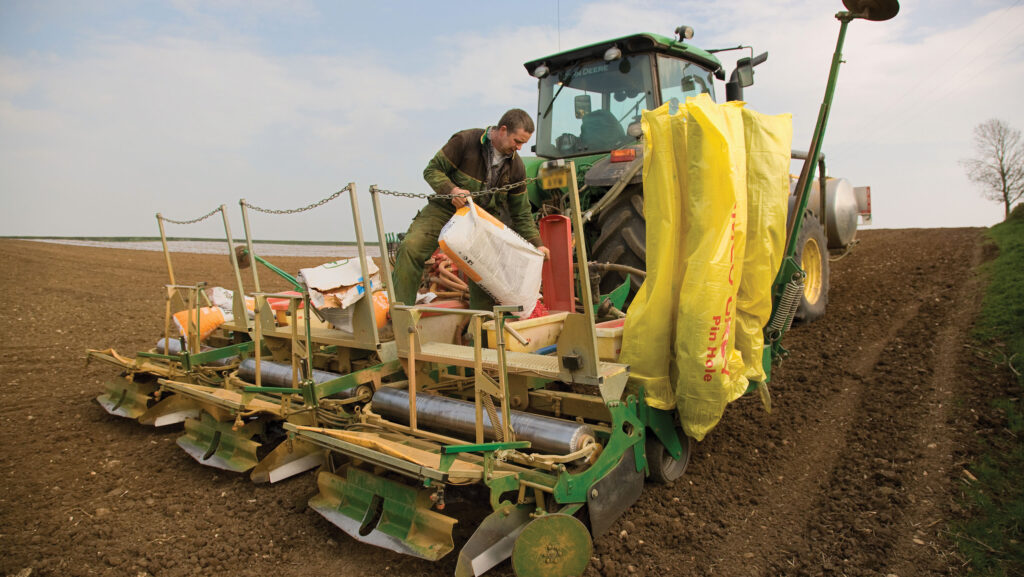 Crop Watch: Warm weather sees crops race through growth stages - Farmers Weekly