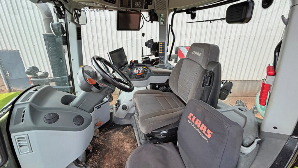 Driver's view: Dan Chanin's Claas Axion 870 - Farmers Weekly
