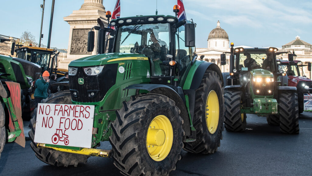 Bokep indonesia tante dan brondong