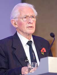 Open your doors to the public, poultry conference told - Farmers Weekly