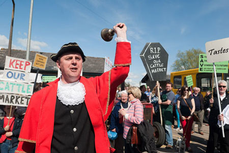 In pictures: farmers protest at cattle market - Farmers Weekly